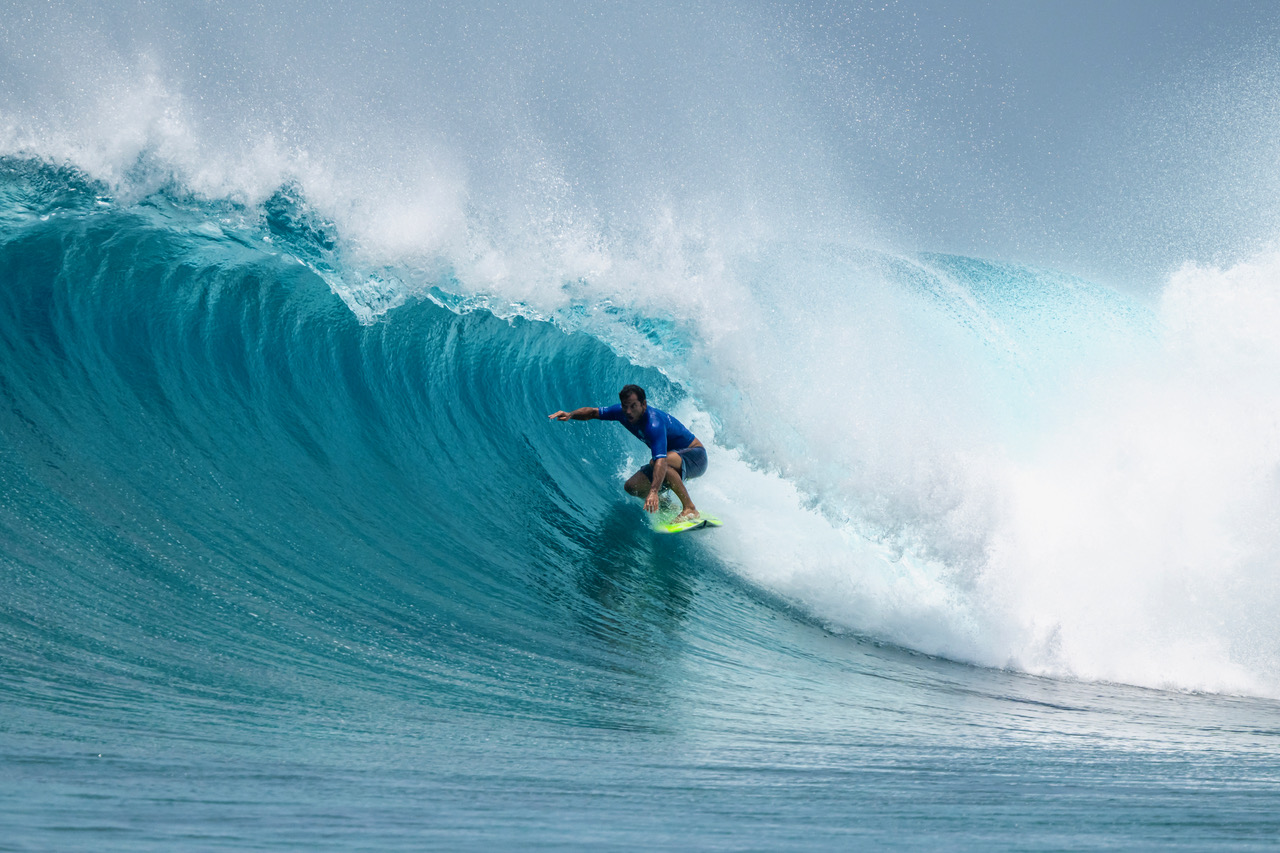 Michel Bourez Wins Luxe Maldives Comp | Swellnet Dispatch | Swellnet