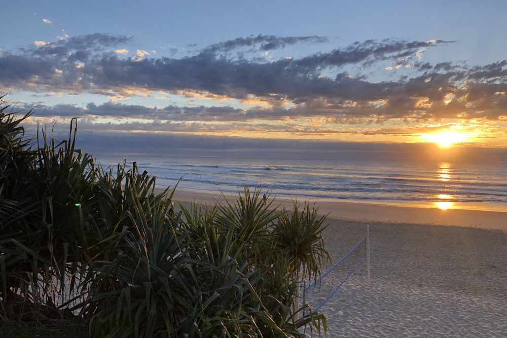 Sunshine Coast Detailed Surf Report, Surf Photos, Live Winds, Tides and ...