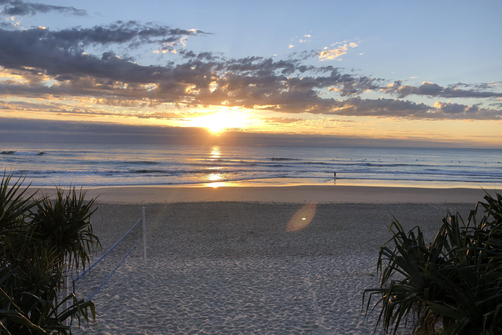 Sunshine Coast Detailed Surf Report, Surf Photos, Live Winds, Tides and ...