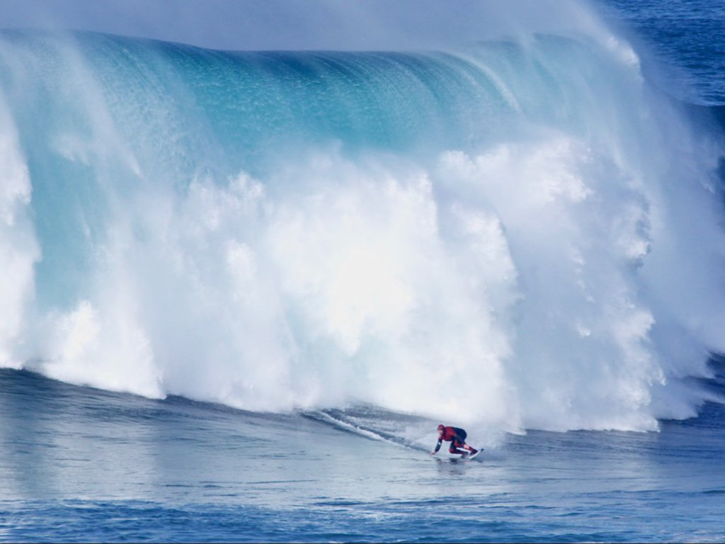 Nazare - photos | Surf Photos by Tim Bonython's Swell Chasers ...
