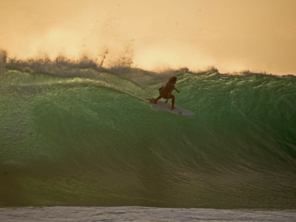 Chasing waves in the Desert | Surf Photos by Simon Ferguson | Swellnet ...