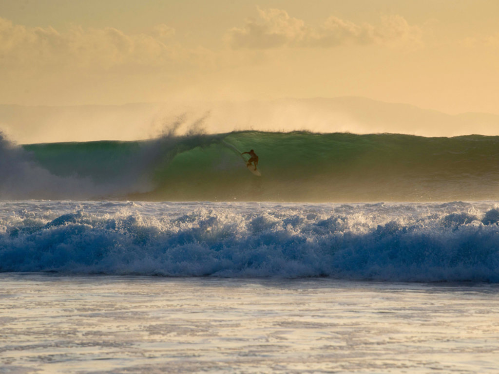 Chasing waves in the Desert | Surf Photos by Simon Ferguson | Swellnet ...