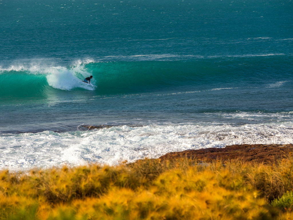 One wave town - photos | Surf Photos by Peter Jovic | Swellnet Sessions ...