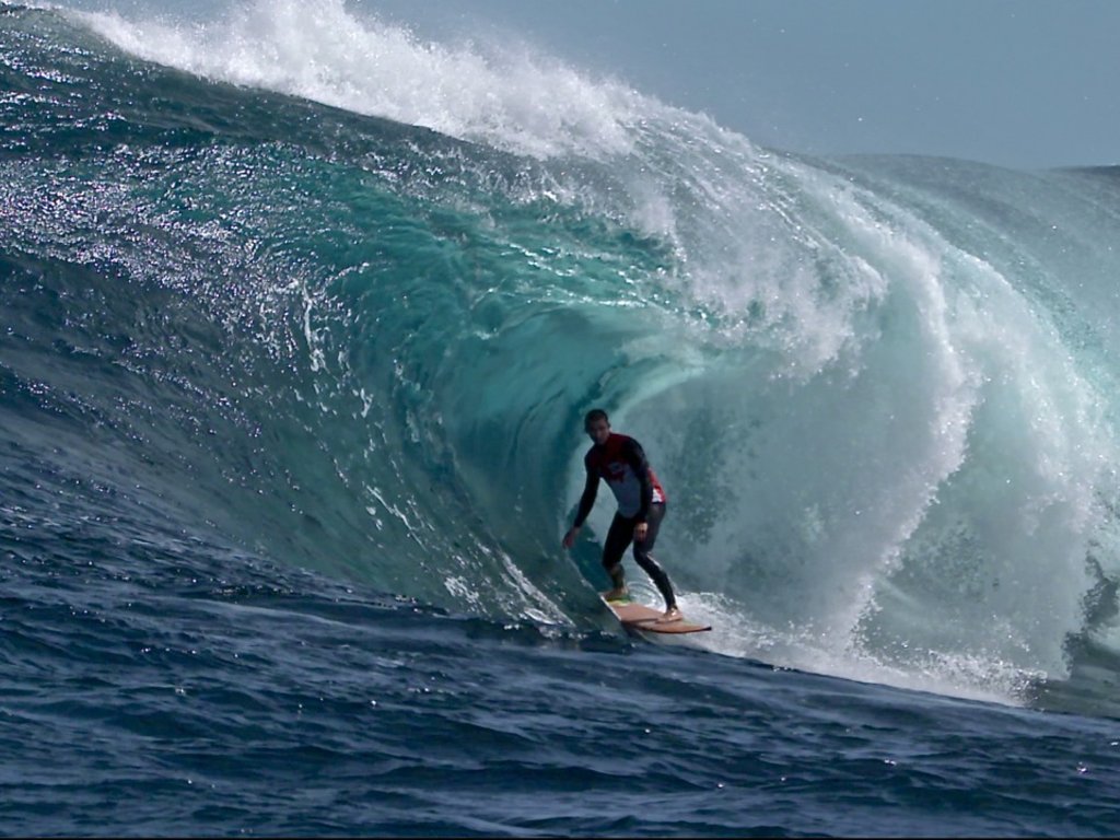 Rotto swell chase with Tim Bonython | Surf Photos by Tim Bonython ...
