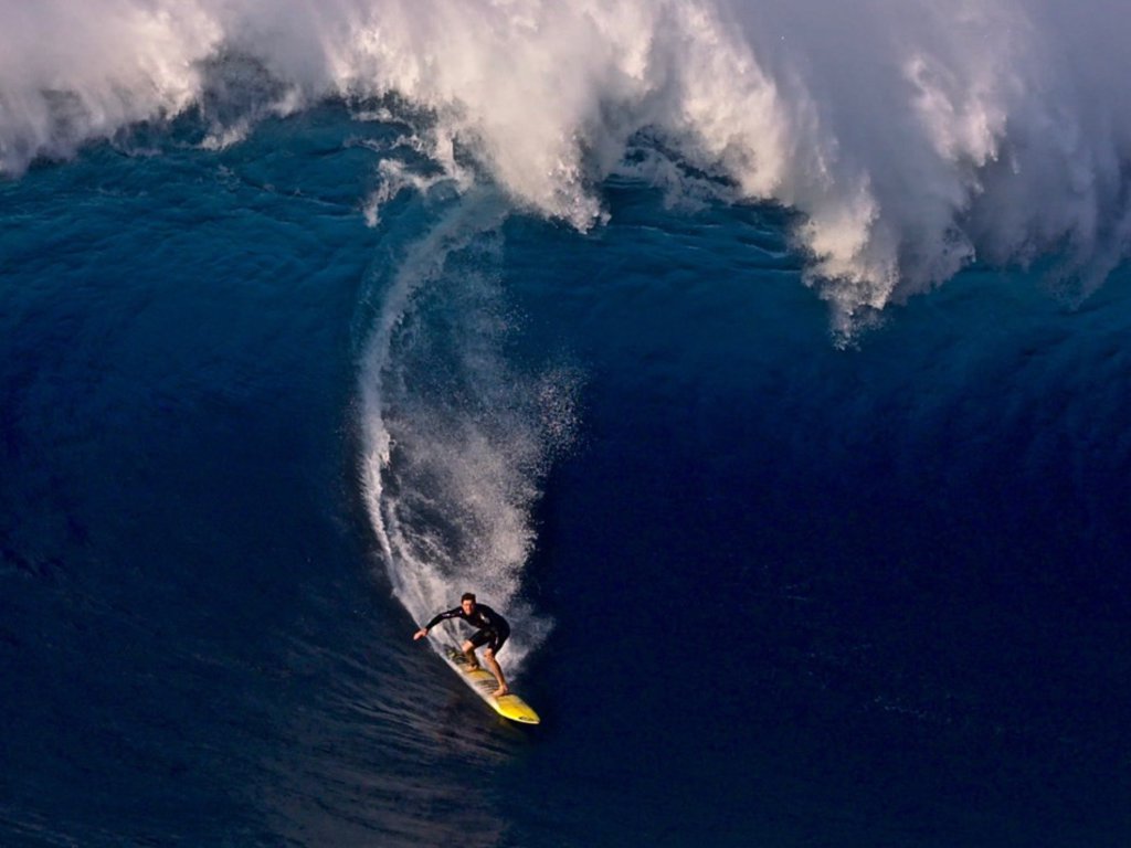 Peahi not Eddie - photos | Surf Photos by Tim Bonython's Swell Chasers ...