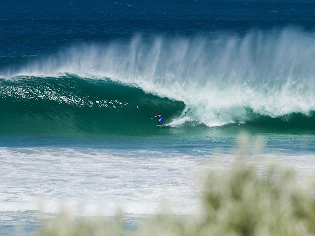Paddle, Drop, Pull In | Surf Photos by Darren Longbottom | Swellnet ...