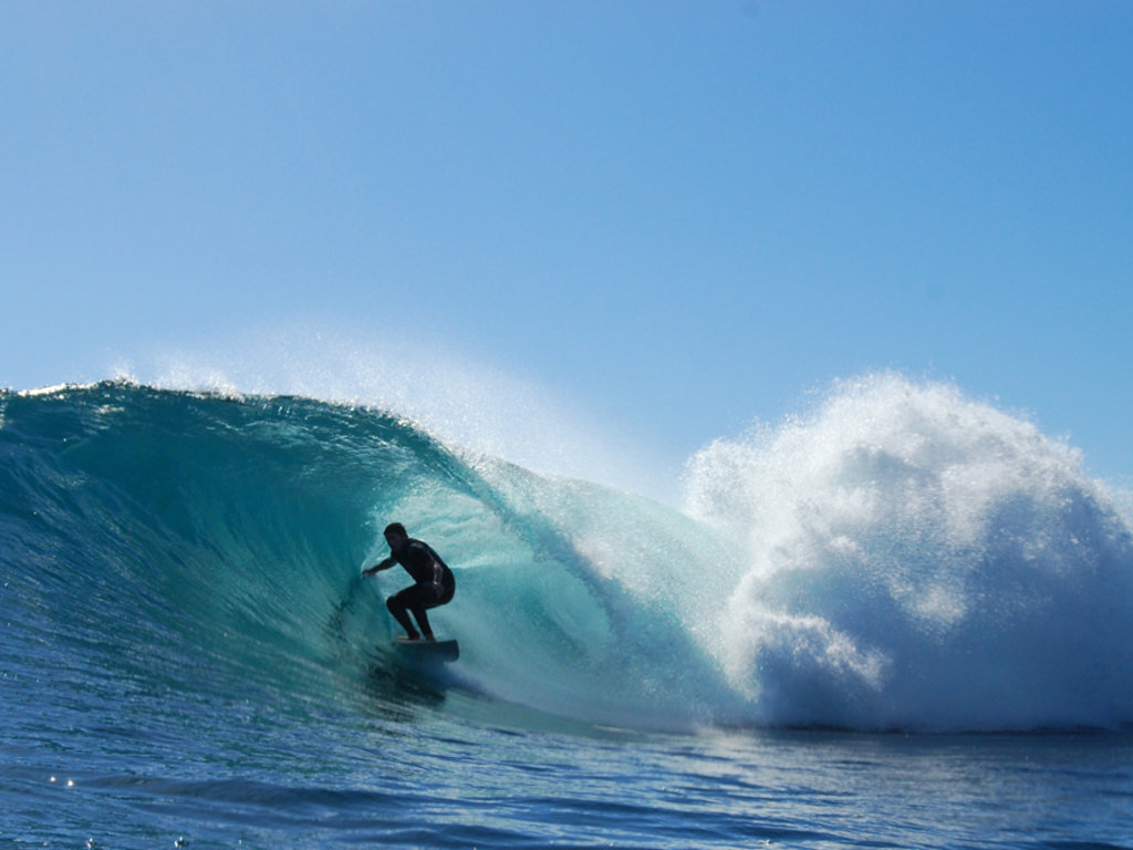Where The Wind Blows Tall | Surf Photos by Che Chorley | Swellnet ...