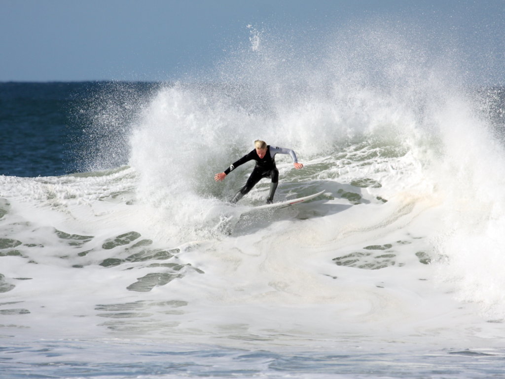 In Between Swells | Surf Photos by Erik Holt | Swellnet Sessions | Swellnet